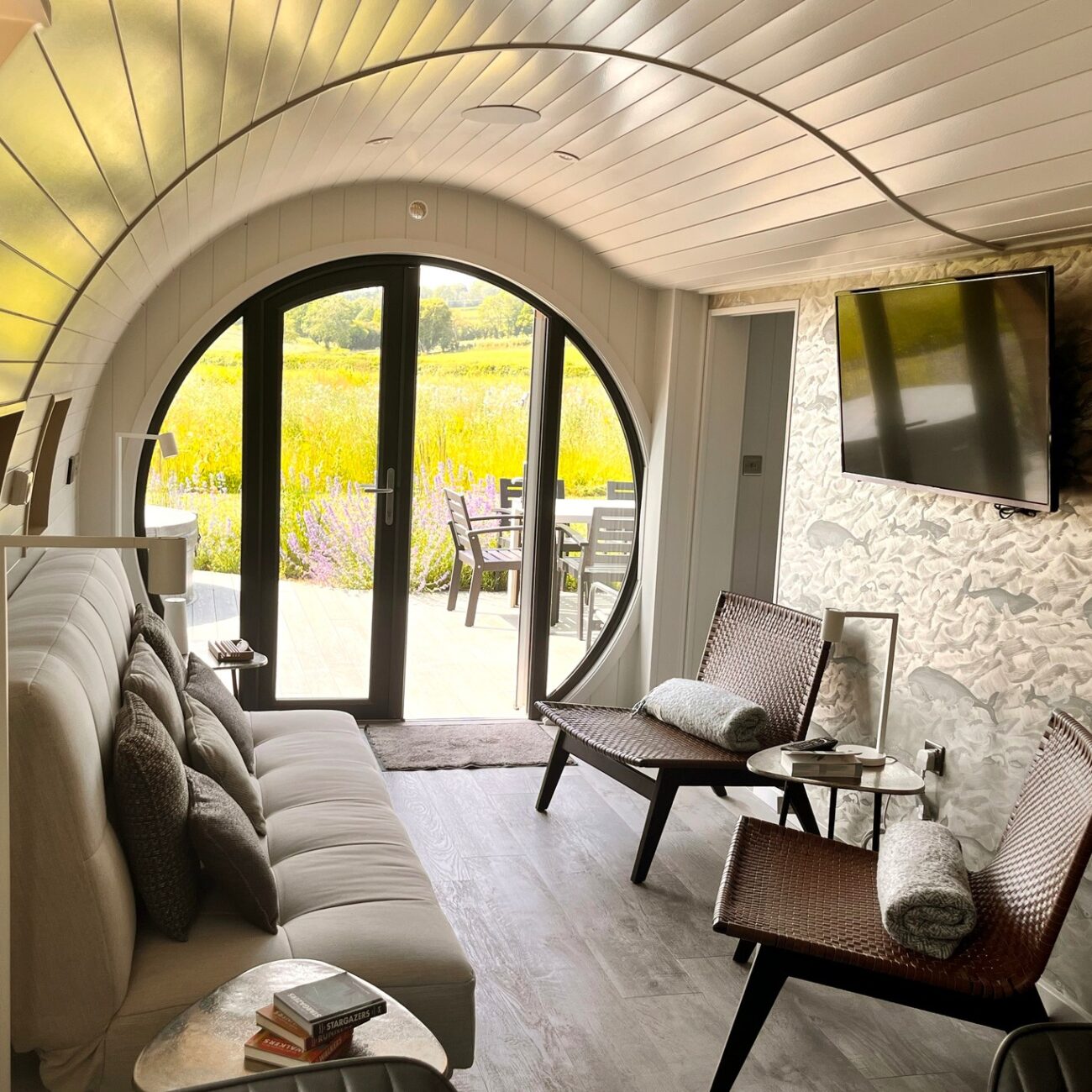 Glamping Pod Interiors: Creating a Cozy and Luxurious Space for Guests ...